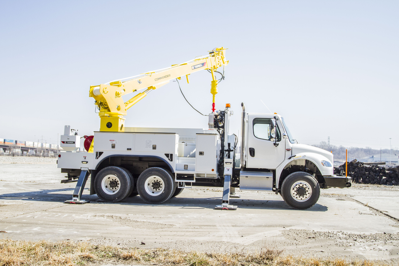 48.6 ft Digger Derrick Rental - Custom Truck One Source