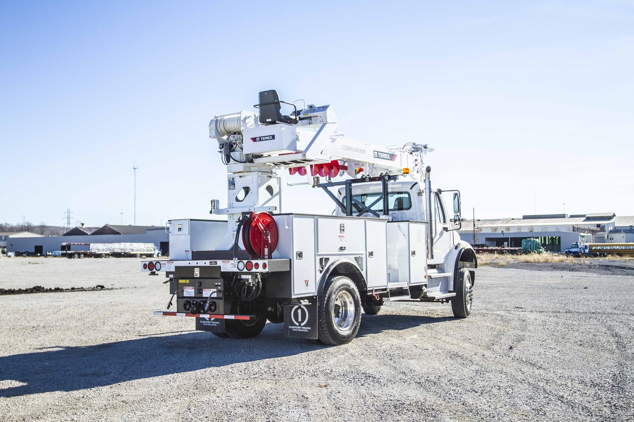 47.4 ft Digger Derrick Rental - Custom Truck One Source