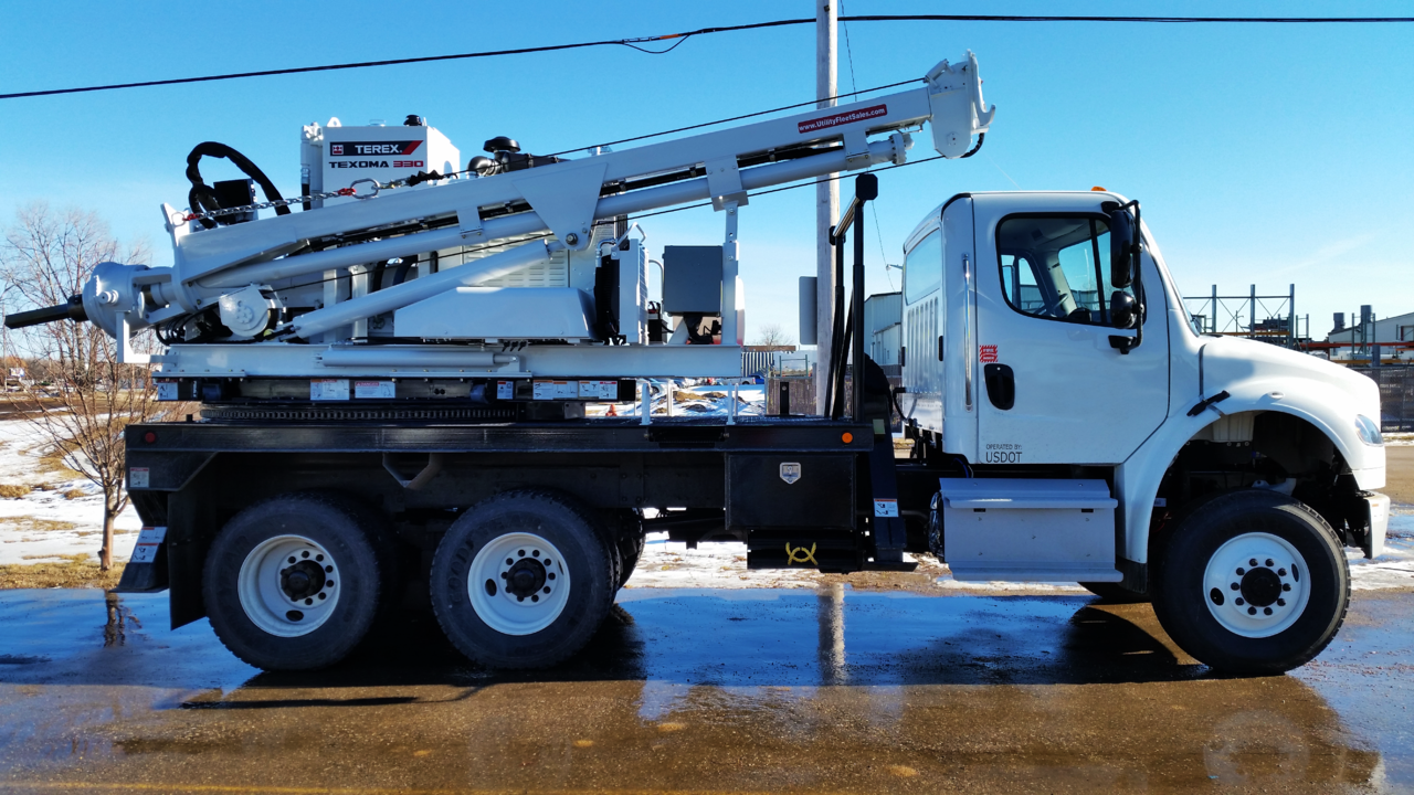 20 ft 32,000 ft-lb Pressure Digger Rental - Custom Truck One Source
