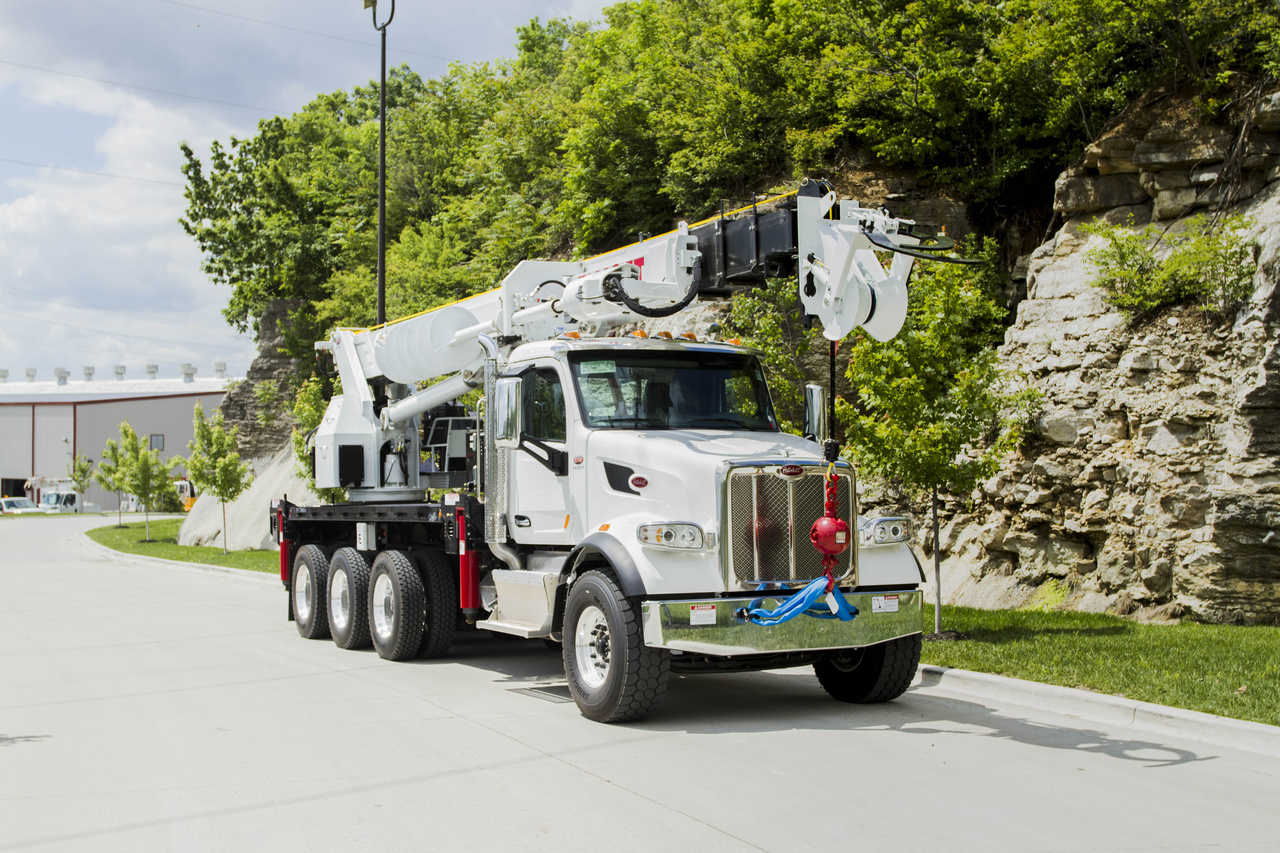 117 ft Digger Derrick Rental - Custom Truck One Source