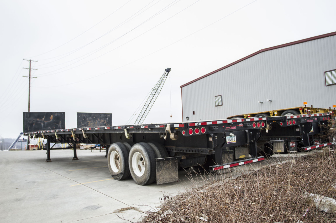 64,100 lbs 80' Extendable Trailer Rental - Custom Truck One Source