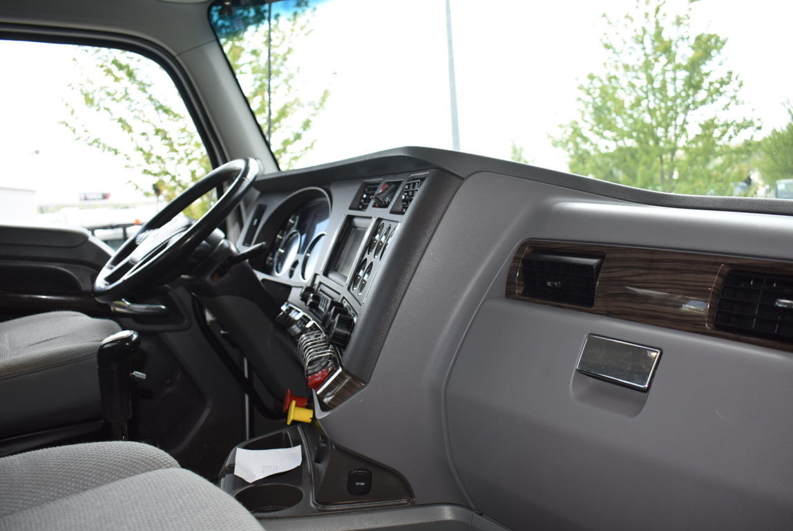 Tandem Axle Highway Tractor Rental - Custom Truck One Source