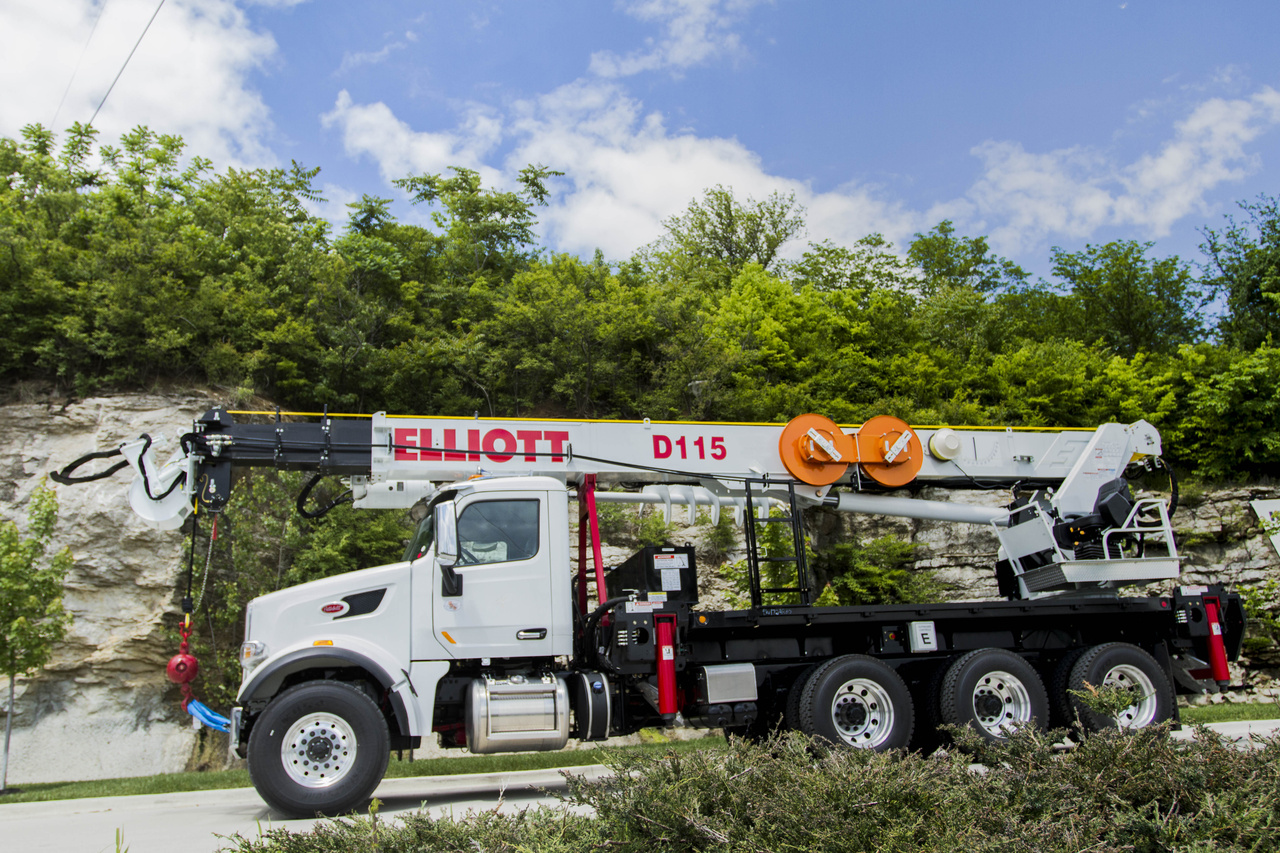117 ft Digger Derrick Rental - Custom Truck One Source