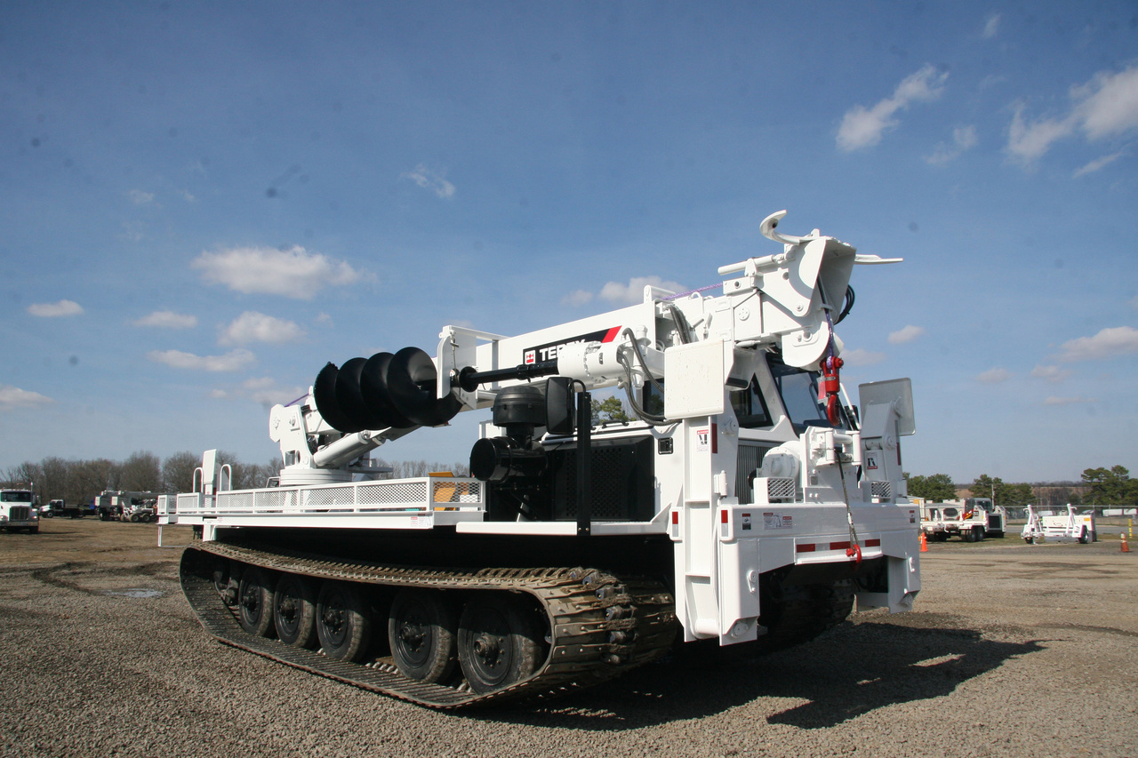 80.3 ft Track Digger Derrick Rental - Custom Truck One Source