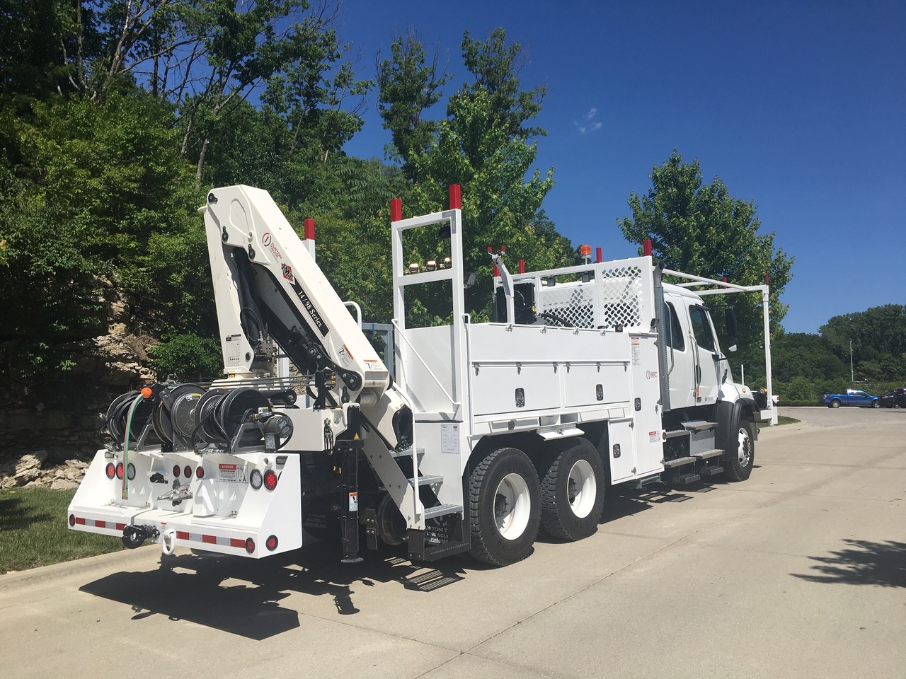 11,640 lbs Knuckle Boom Rental - Custom Truck One Source