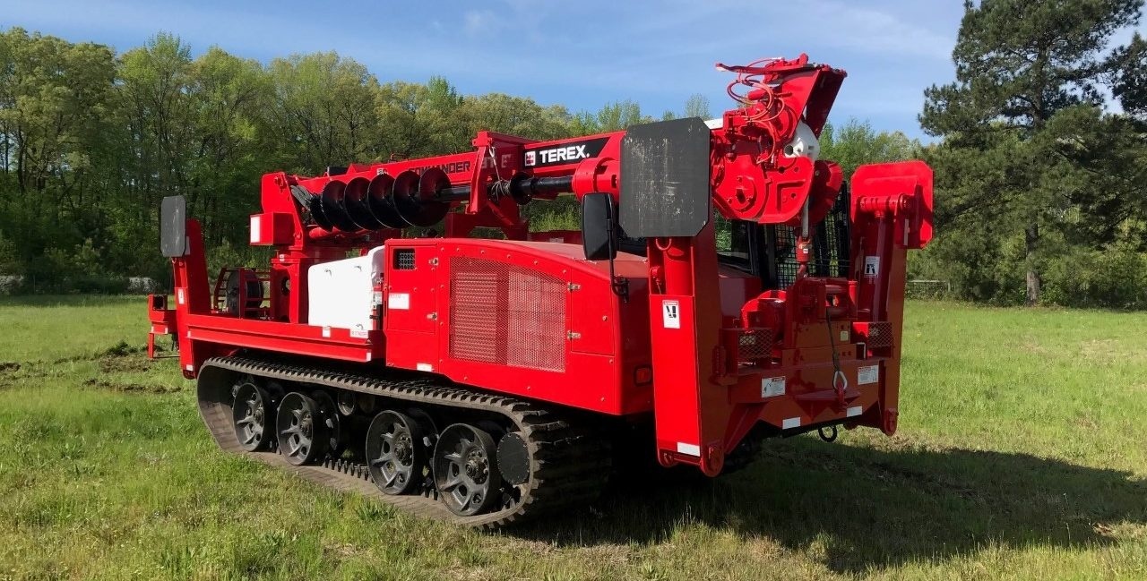 47.4 ft Track Digger Derrick Rental - Custom Truck One Source