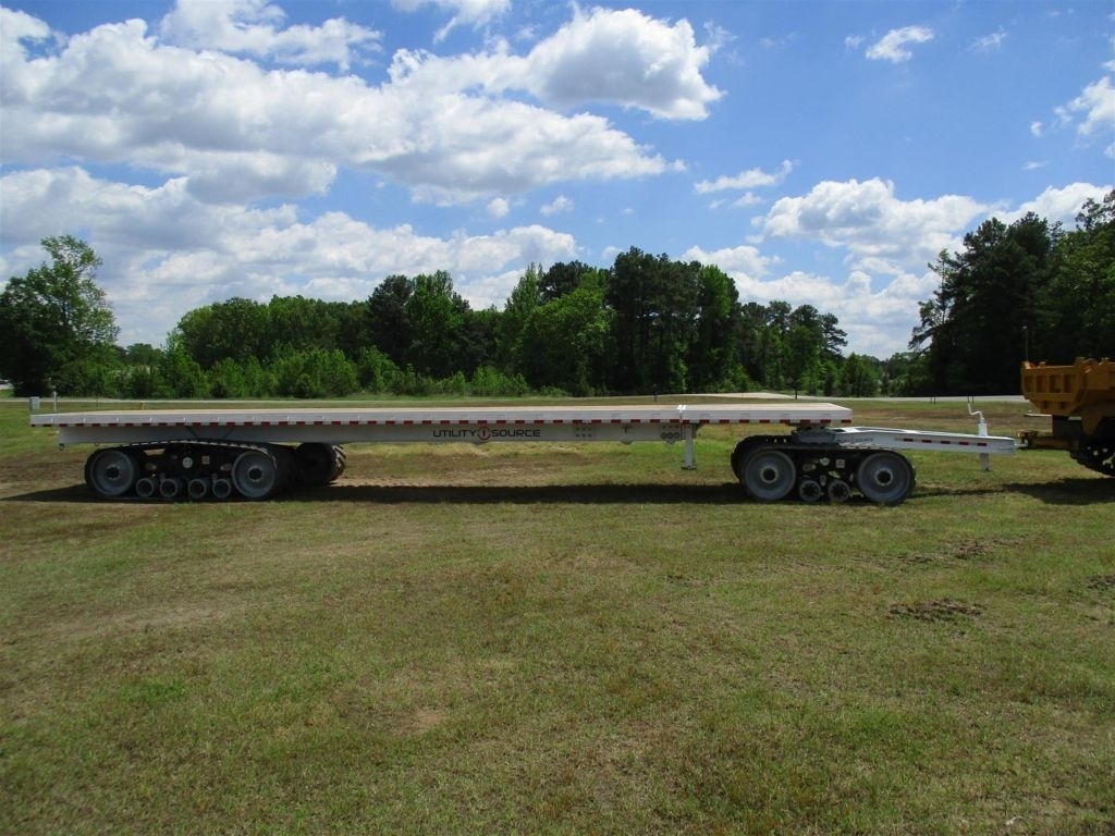 43,500 lbs 75' Extendable Trailer Rental - Custom Truck One Source