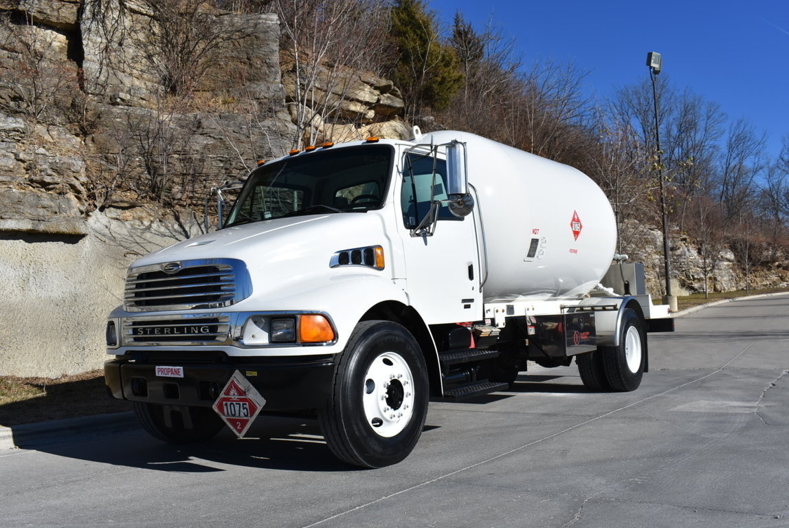 3,499 gal Bobtail Rental - Custom Truck One Source