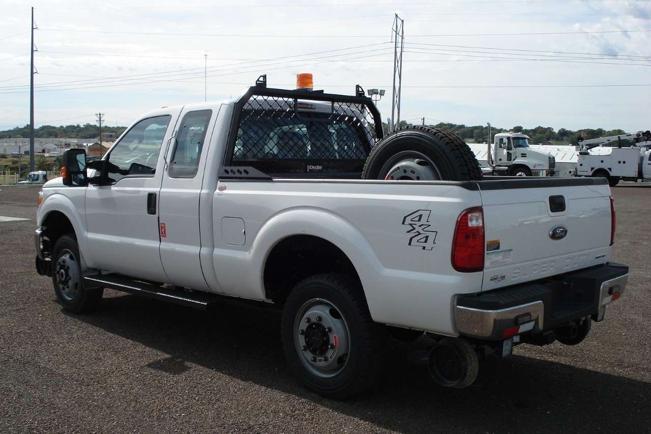 1 Ton Extended Cab AWD Gas Hi-Rail Pickup Truck Rental - Custom Truck ...