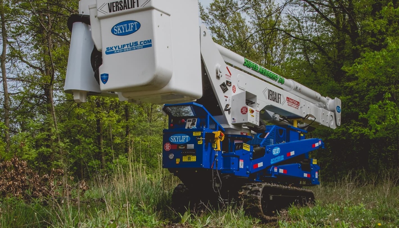 64 ft Track Backyard Bucket Rental - Custom Truck One Source