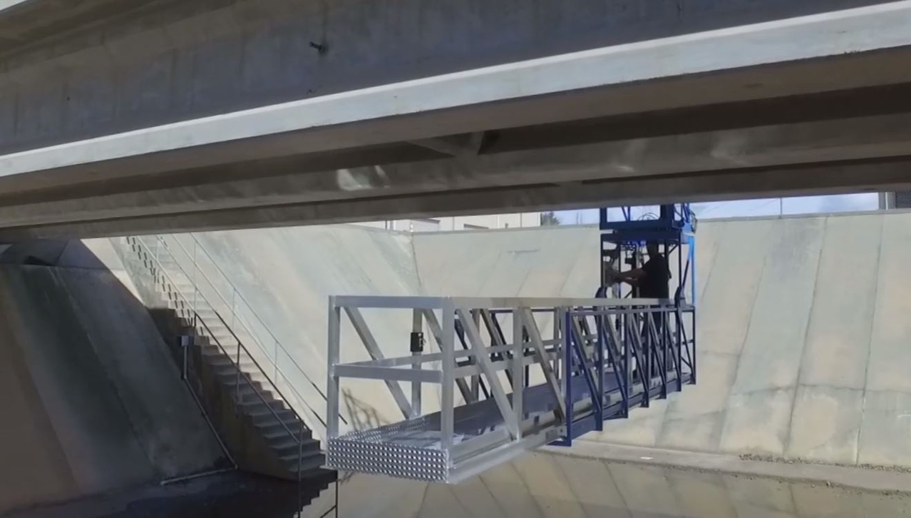 Bridge Inspection Trailer Rental - Custom Truck One Source