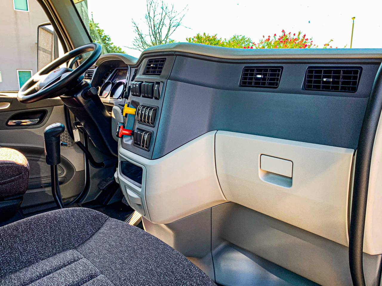 Tandem Axle Highway Tractor Rental - Custom Truck One Source