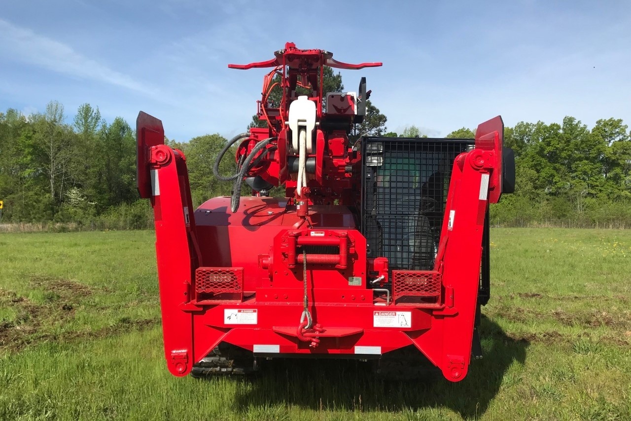 47.4 ft Track Digger Derrick Rental - Custom Truck One Source