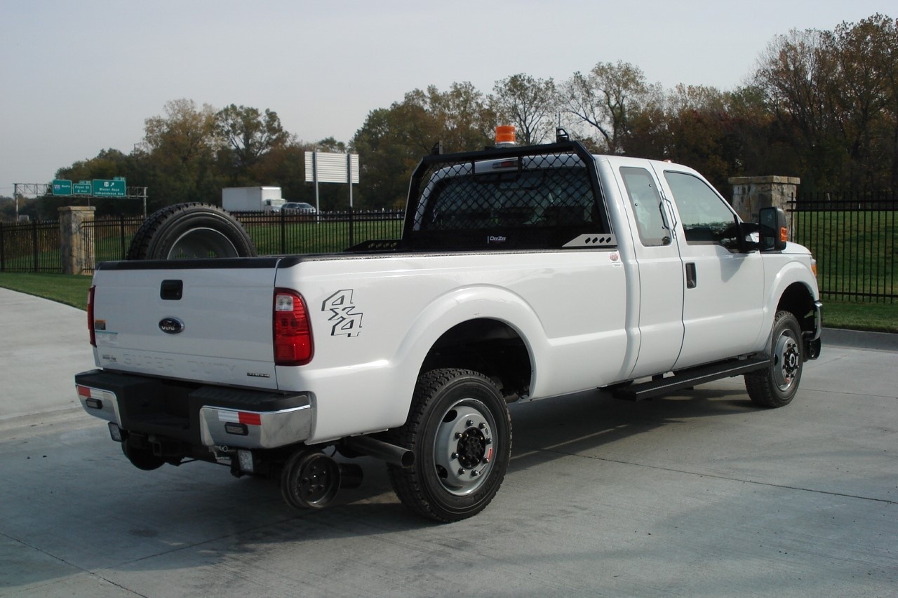 1 Ton Extended Cab AWD Gas Hi-Rail Pickup Truck Rental - Custom Truck ...