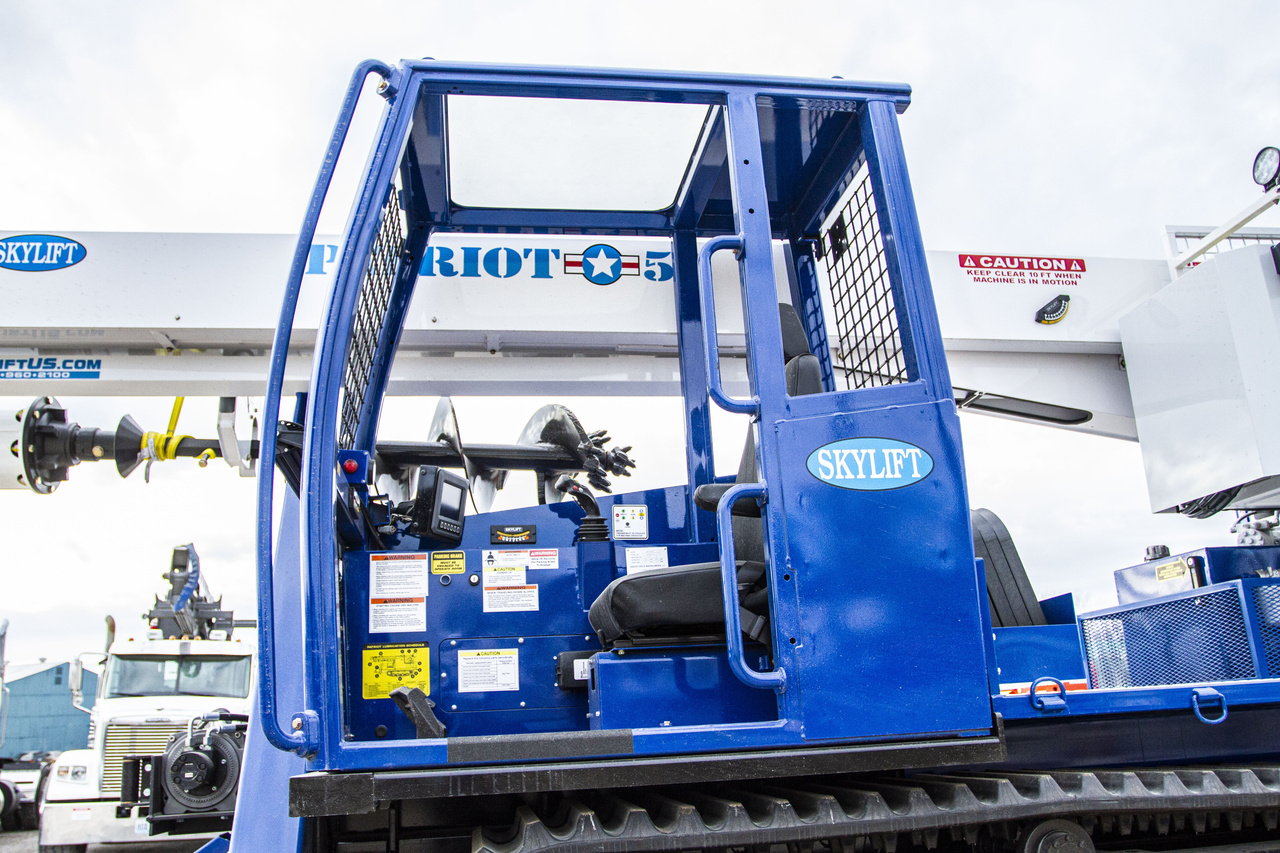 6,000 lbs Track Backyard Digger Derrick Rental - Custom Truck One Source