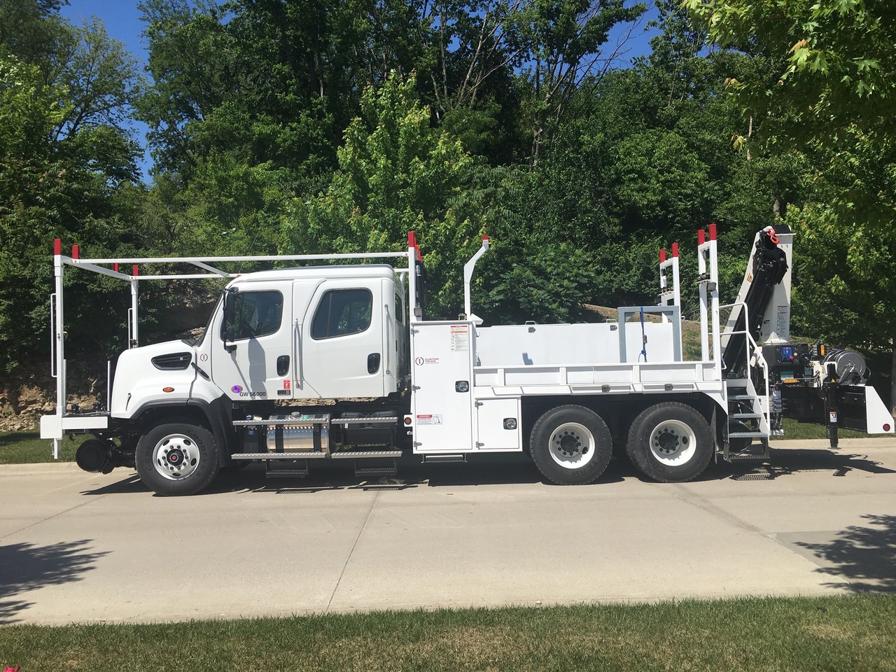 11,640 lbs Knuckle Boom Rental - Custom Truck One Source