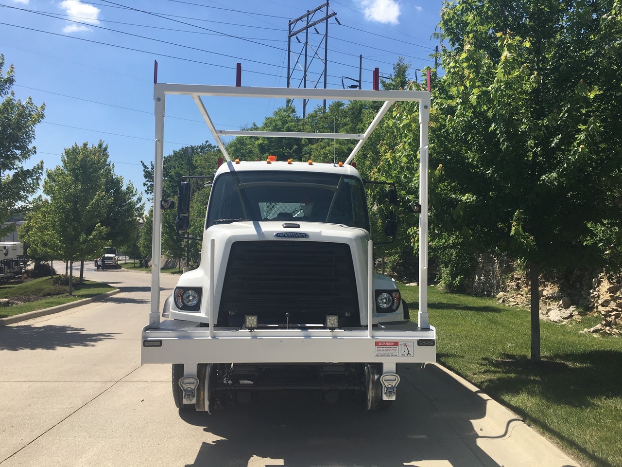 11,640 lbs Knuckle Boom Rental - Custom Truck One Source