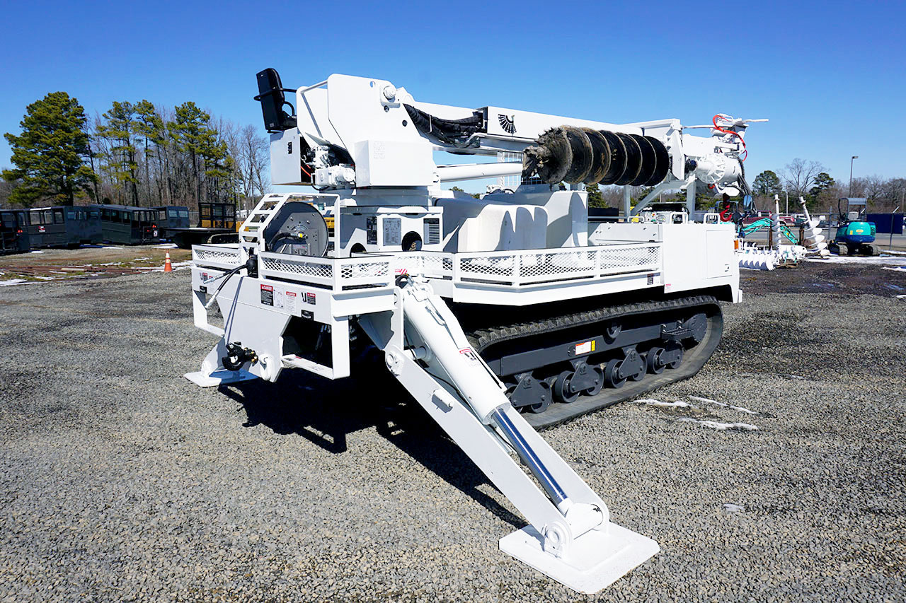 42.5 ft Track Digger Derrick Rental - Custom Truck One Source