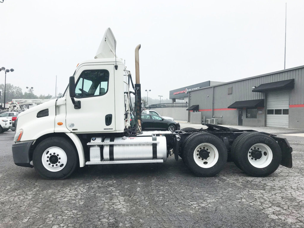 Tandem Axle Highway Tractor Rental - Custom Truck One Source