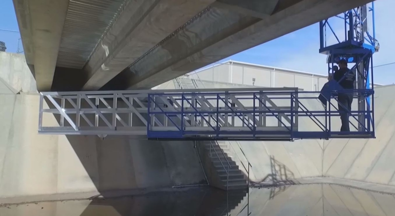 Bridge Inspection Trailer Rental - Custom Truck One Source