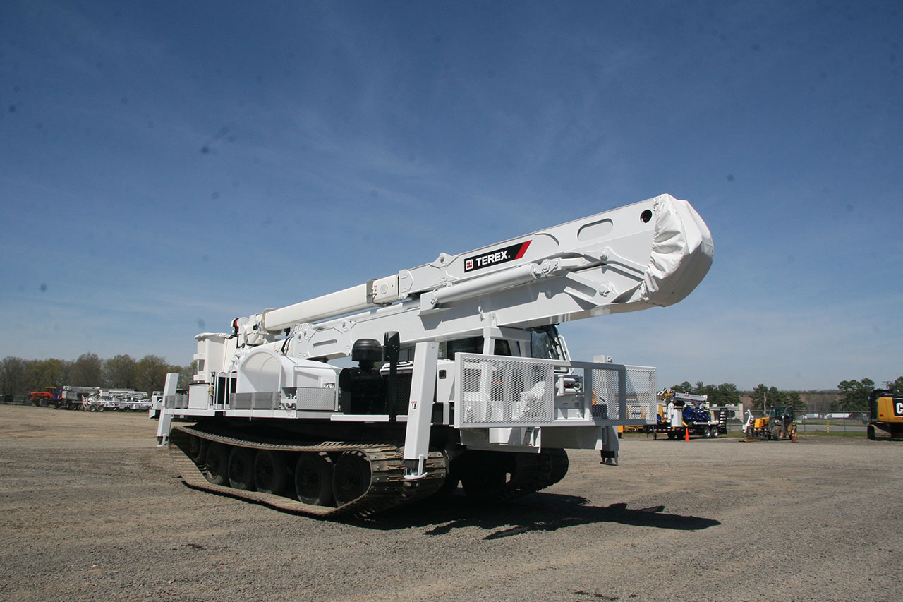 125 ft Track Bucket Rental - Custom Truck One Source