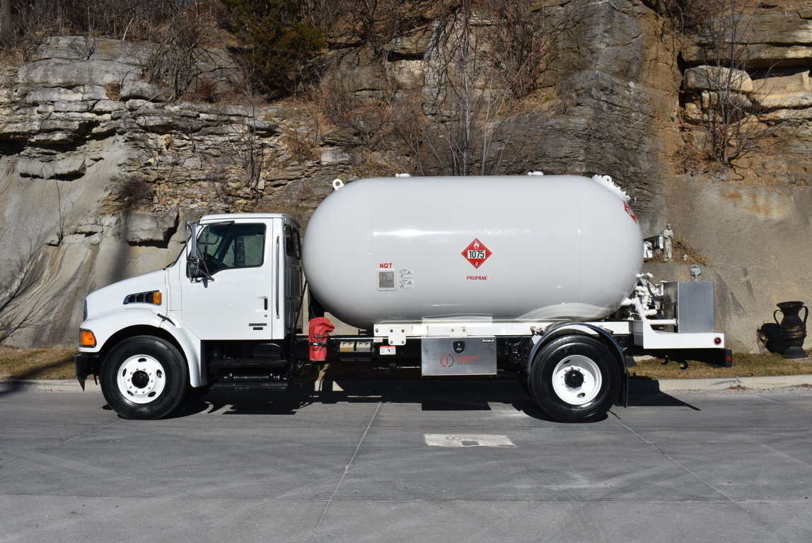 3,499 gal Bobtail Rental - Custom Truck One Source