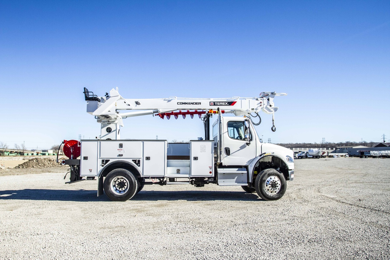 47.4 ft Digger Derrick Rental - Custom Truck One Source