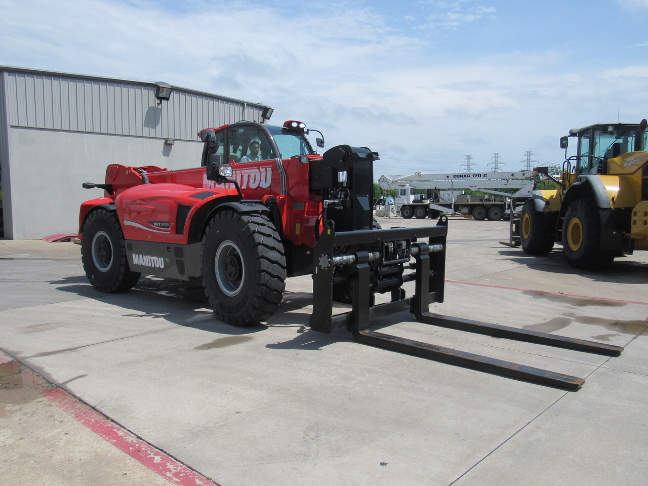 39,683 lbs Telehandler Rental - Custom Truck One Source