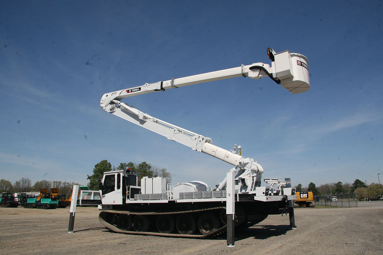 125 ft Track Bucket Rental - Custom Truck One Source