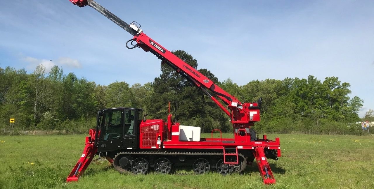 47.4 ft Track Digger Derrick Rental - Custom Truck One Source