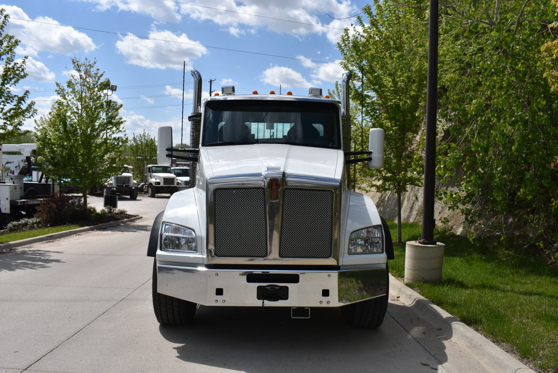 Tandem Axle Highway Tractor Rental - Custom Truck One Source