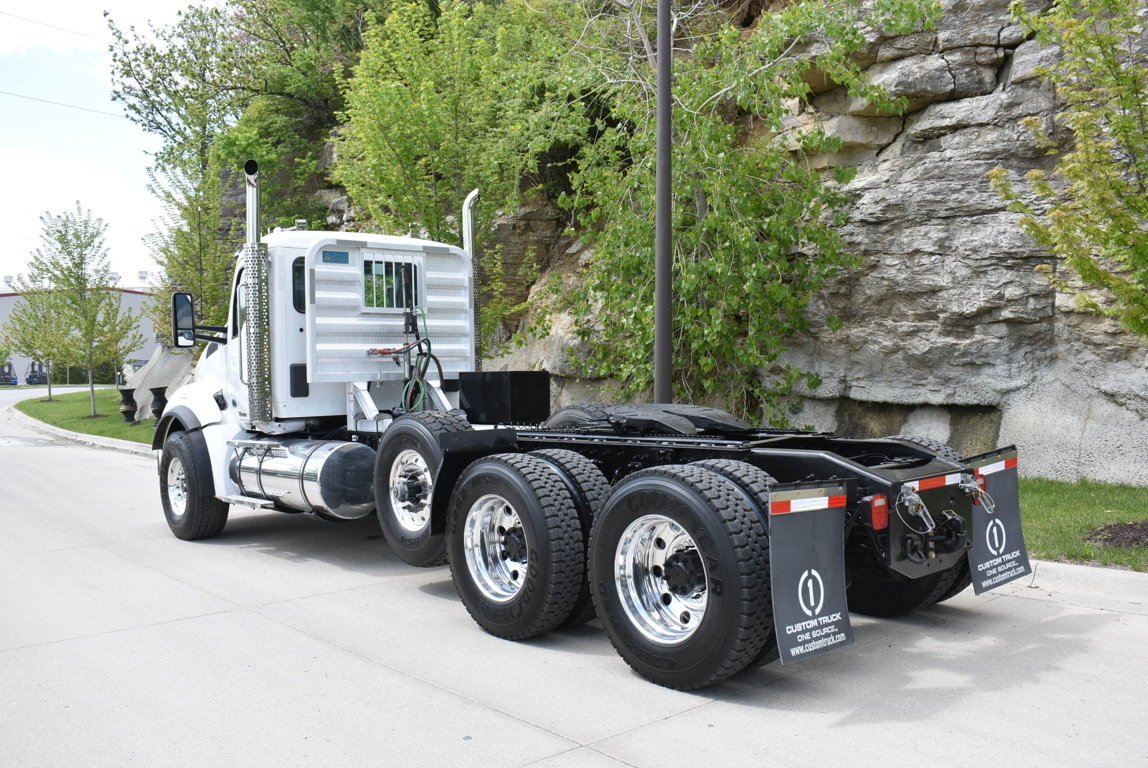 Tandem Axle Highway Tractor Rental - Custom Truck One Source