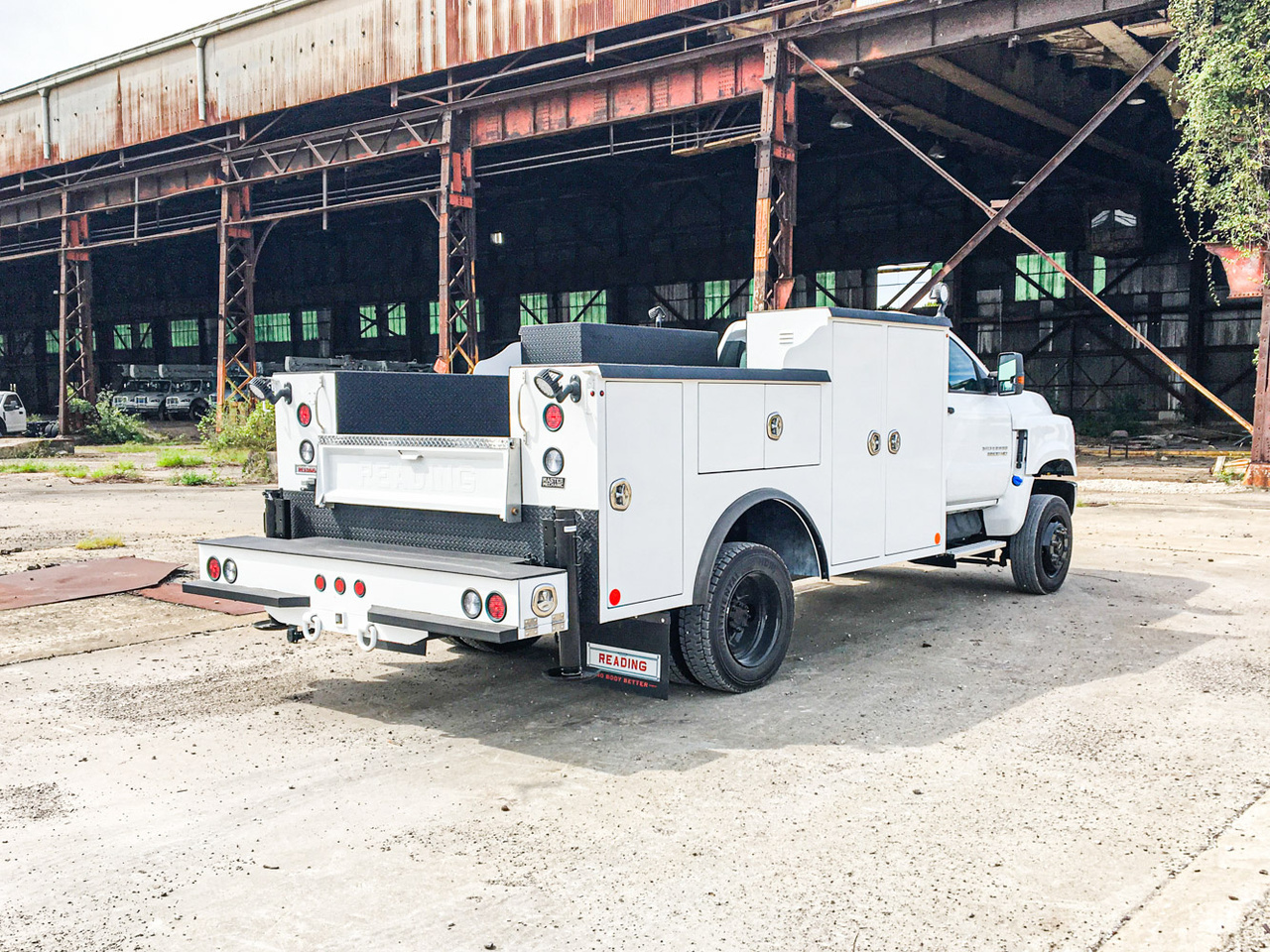 11 ft Medium-Duty Service Body Rental - Custom Truck One Source
