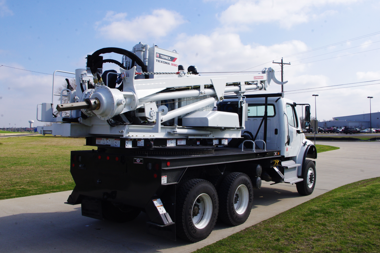 12 ft 32,000 ft-lb Pressure Digger Rental - Custom Truck One Source