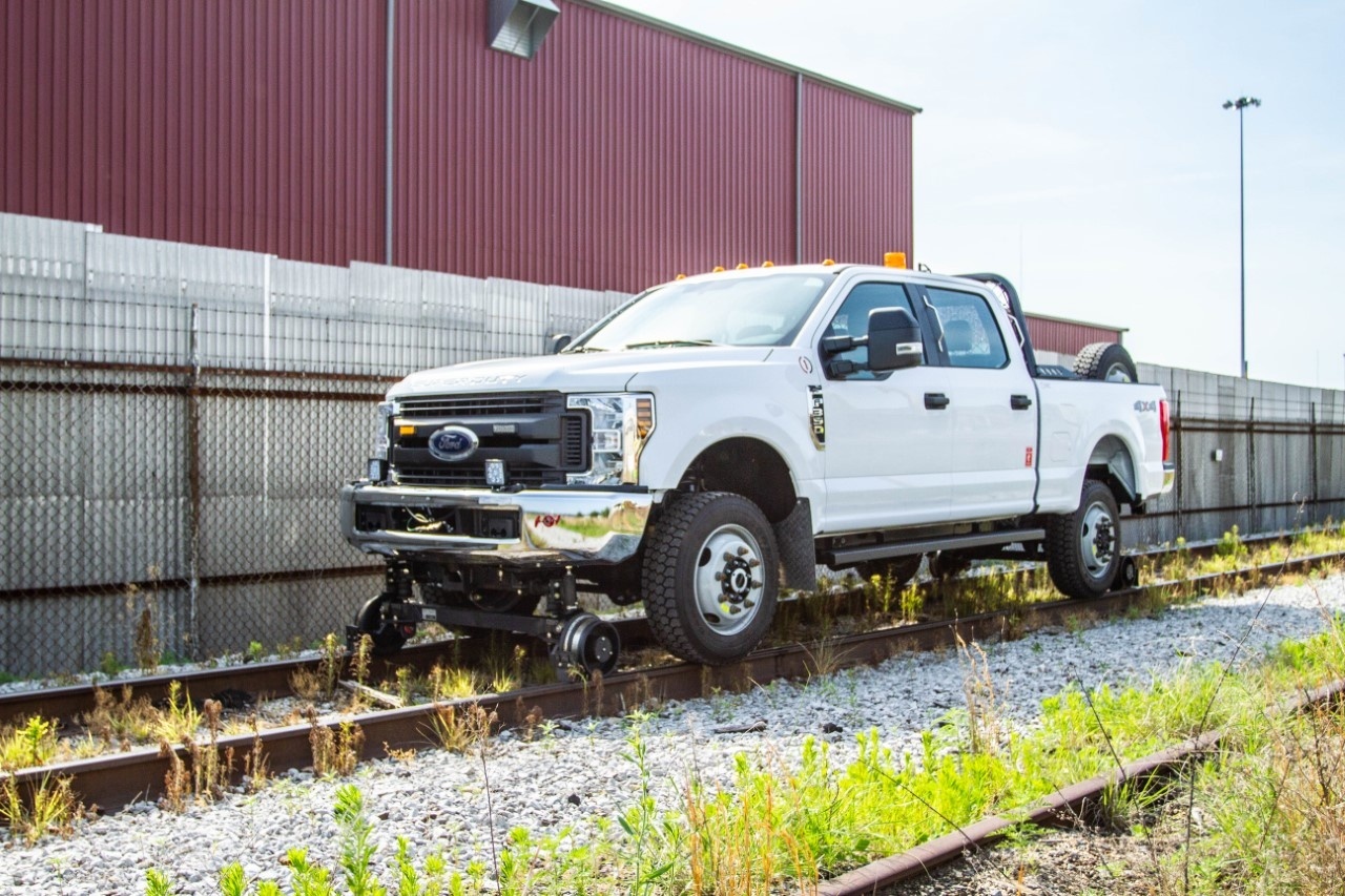 3/4 Ton Crew Cab AWD Gas Hi-Rail Pickup Truck Rental - Custom Truck One ...