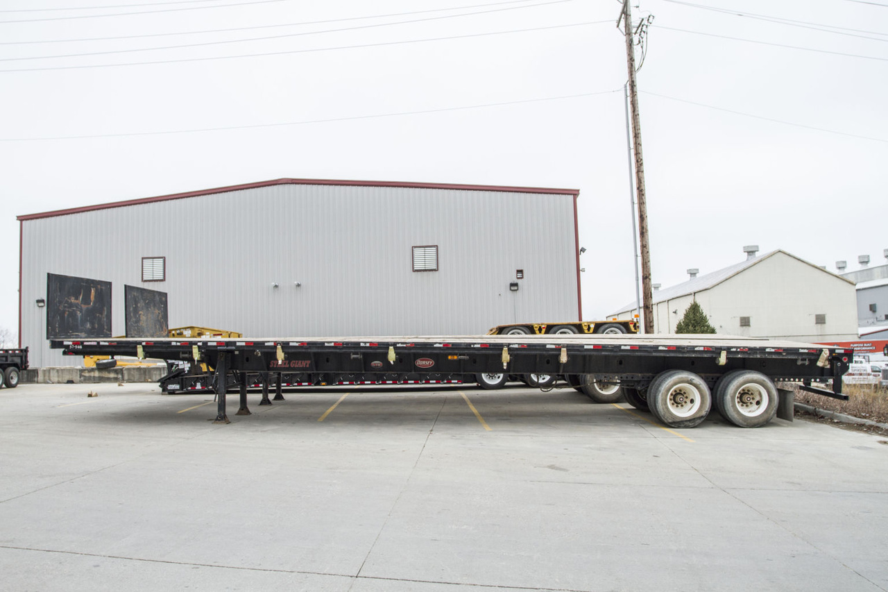 64,100 lbs 80' Extendable Trailer Rental - Custom Truck One Source