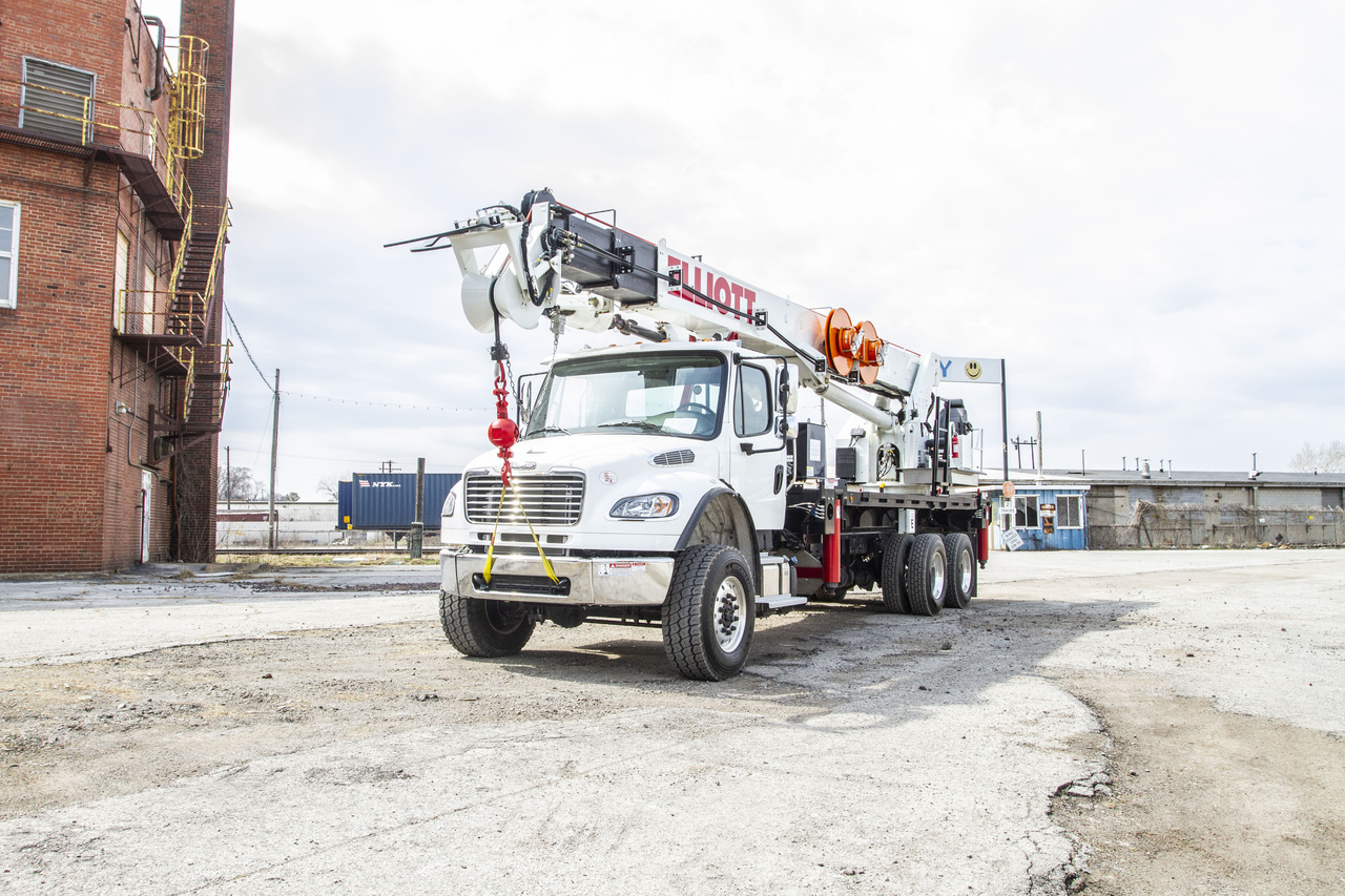 86 ft Digger Derrick Rental - Custom Truck One Source
