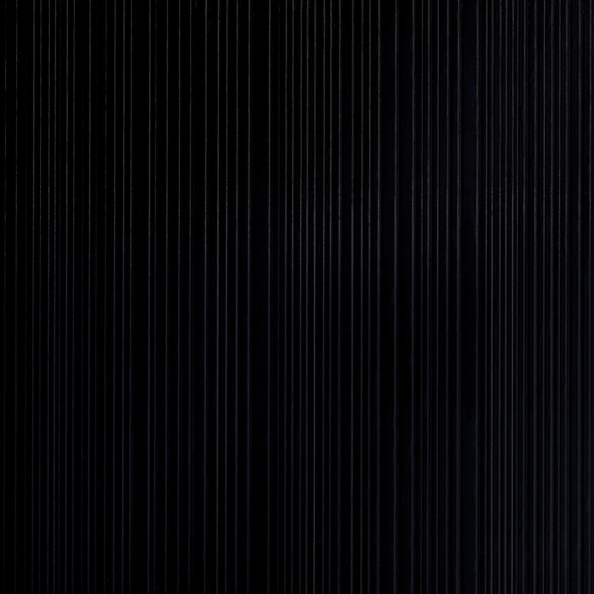 Lacquered Fluting in Raven Groove | Phillip Jeffries